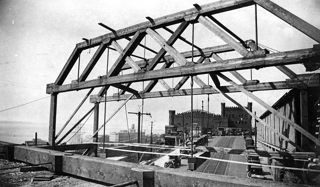 HistoryLink Tours — Desimone Bridge, Stewart House